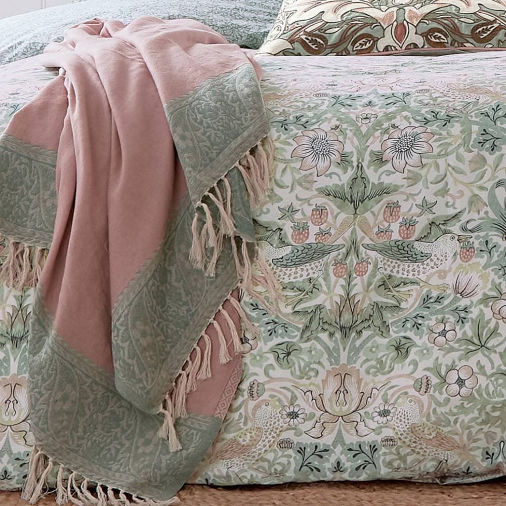 Morris Strawberry Thief Severne Throw 130X170cm Cochineal Pink - Glasswells